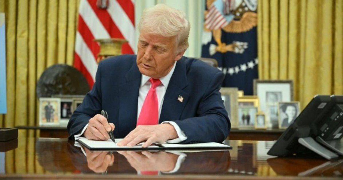 Trump signs executive order to reform the electoral system and require ...