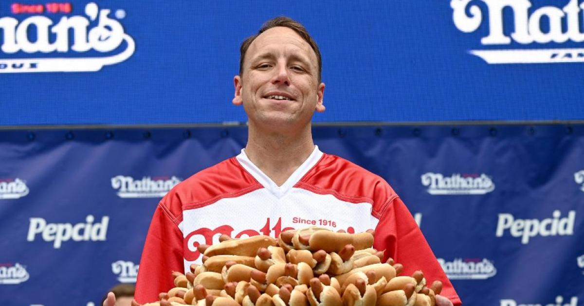 Video: Joey Chestnut wins annual Nathan's contest again after eating 62 ...