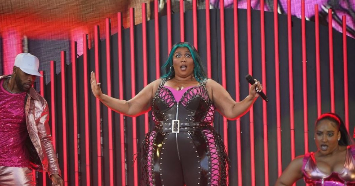 Lizzo takes back what she said and claims she is "not gonna quit music"