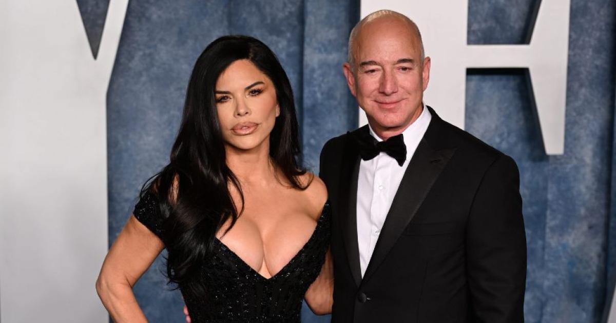 Jeff Bezos gets engaged to Mexican-American journalist Lauren Sánchez