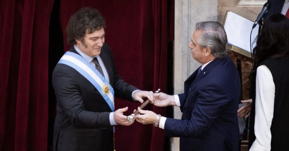 El libertario Javier Milei asume la presidencia argentina: "Hoy damos por terminada una larga y ...