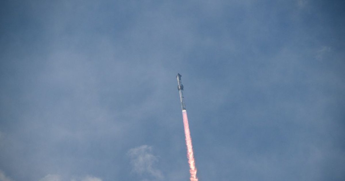 SpaceX: Starship rocket was lost during its return to Earth on its ...