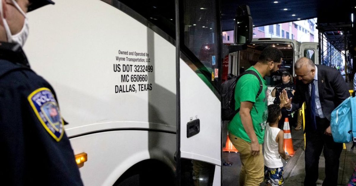 A bus company will stop transporting illegal immigrants to New York ...