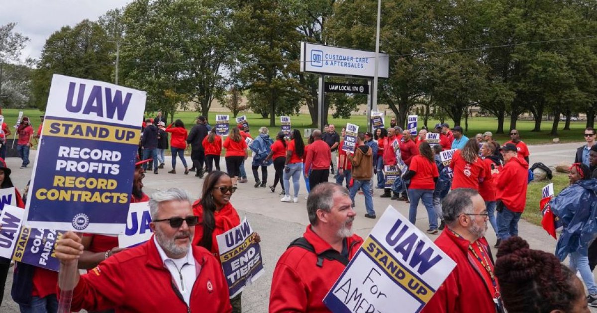 UAW auto workers union in crisis: Registers lowest membership since 2010