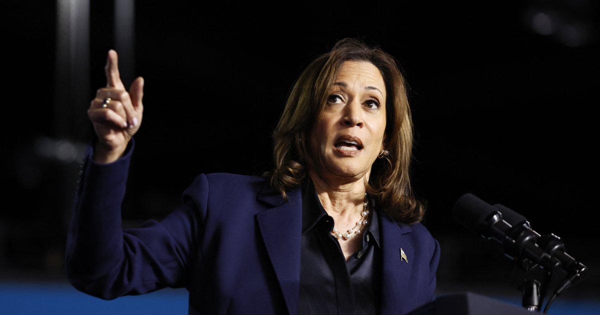 Kamala Harris se crucifica tras burlarse del lema “Jesús es rey”