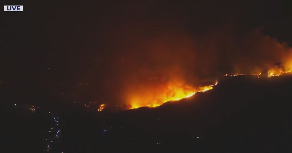 Malibu fire: Dick Van Dyke and Cher among stars fleeing their homes as ...