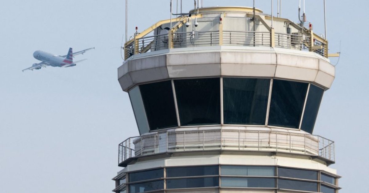 Faced with the lack of personnel, the U.S. offers a 20% bonus for air ...