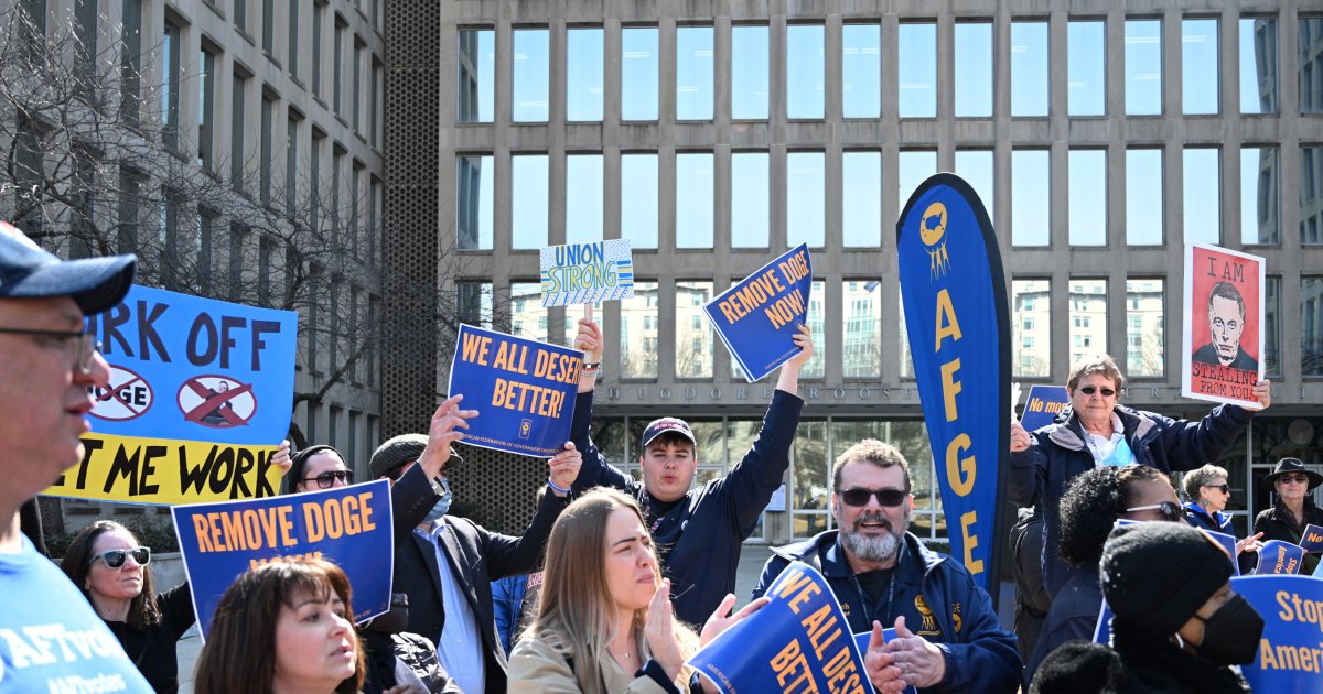 Court orders reinstatement of fired probationary federal employees