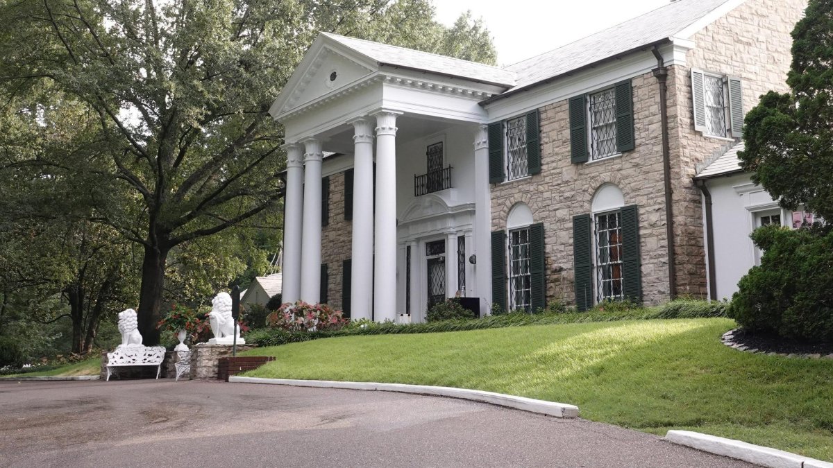 Woman arrested for plotting to seize Elvis Presley's iconic Graceland ...