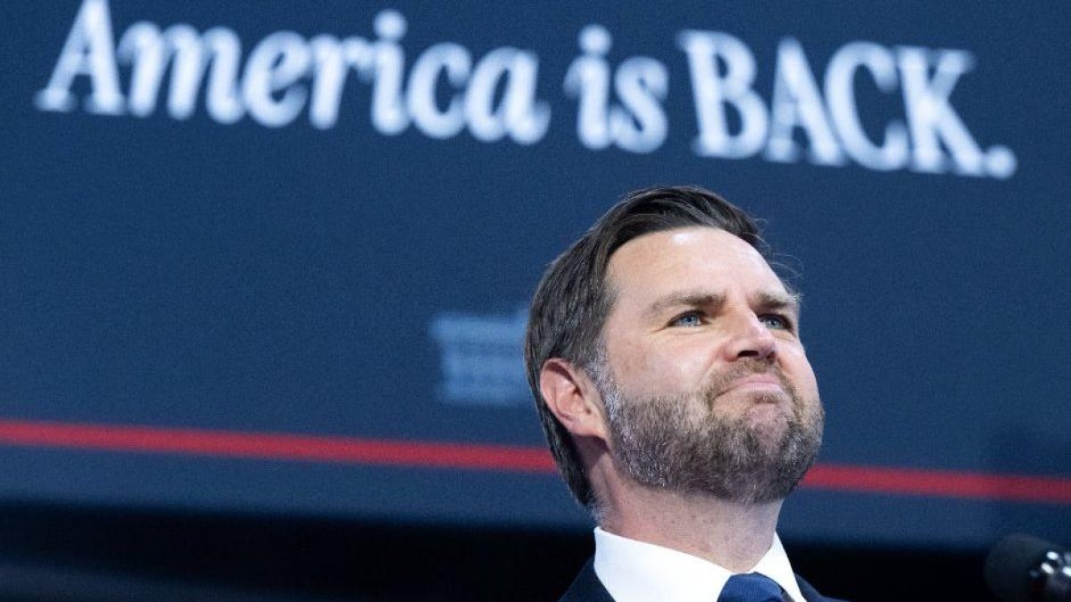 Trump praises Vance and profiles him as his possible successor for 2028