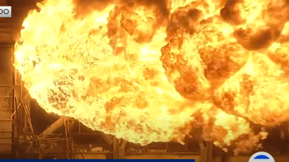 California: se registró un incendio masivo en la refinería de Chevron ...