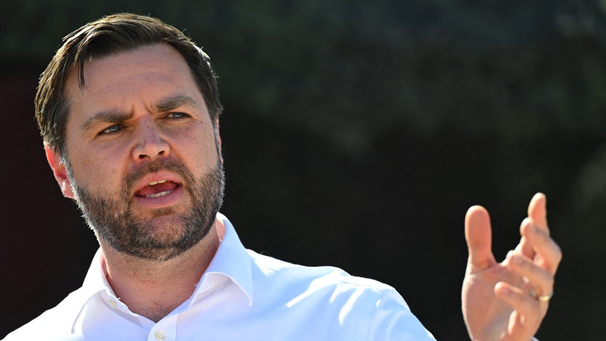 Vance visits the border and reveals Trump's plans to build the entire wall