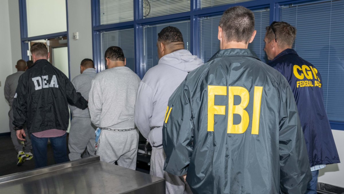 FBI extradites seven Colombian cartel leaders in new drug trafficking ...