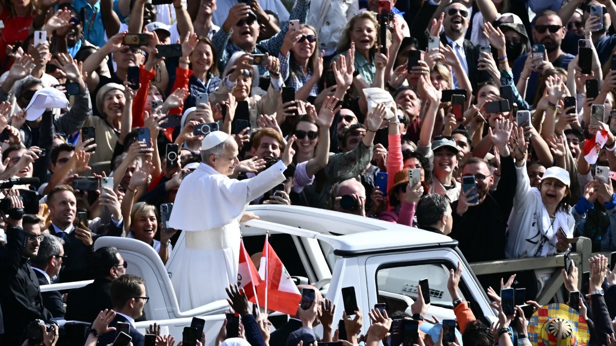 Leo XIV rules out any reform on deaconesses and LGBT faithful