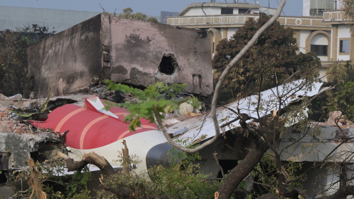 La caja negra del trágico accidente de Air India revela una posible acción deliberada del piloto ...