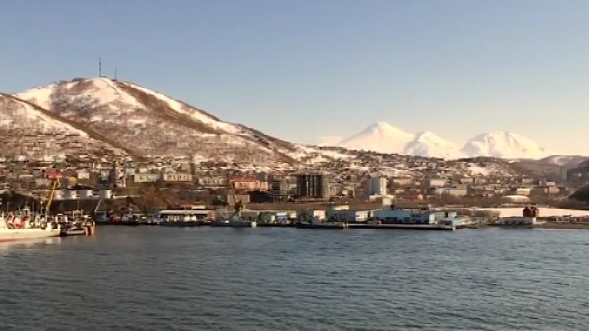 7.4 magnitude quake off Russia's Pacific Coast