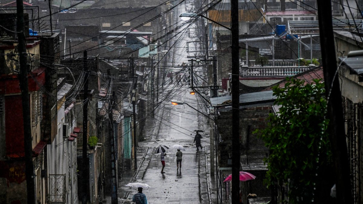 Hurricane Melissa hits Cuba: Strong wind, rain and flooding damage ...