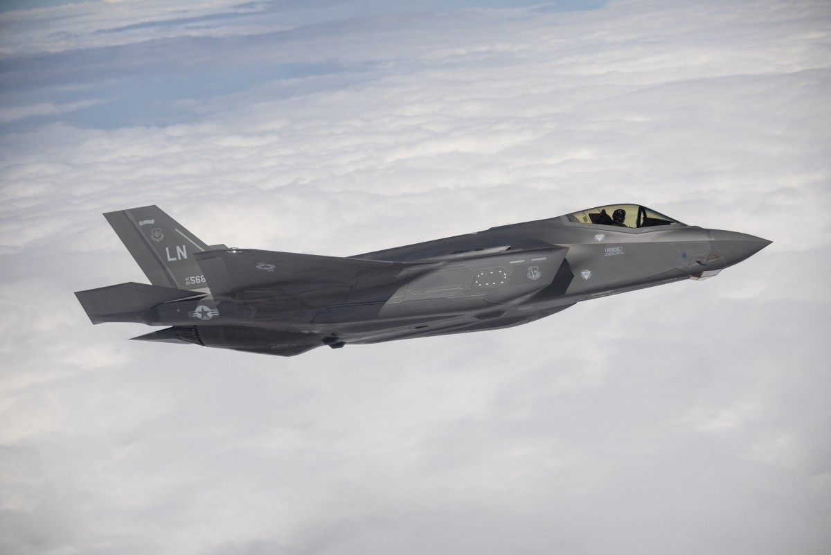 At least five US fighter jets approached Venezuela's coasts and Maduro ...