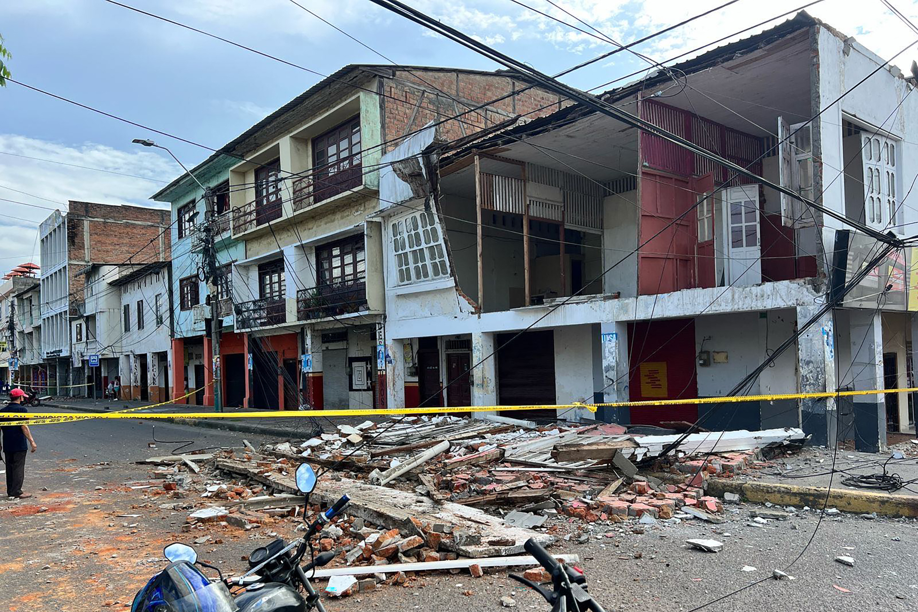 Earthquake in Ecuador leaves at least one person injured and several ...