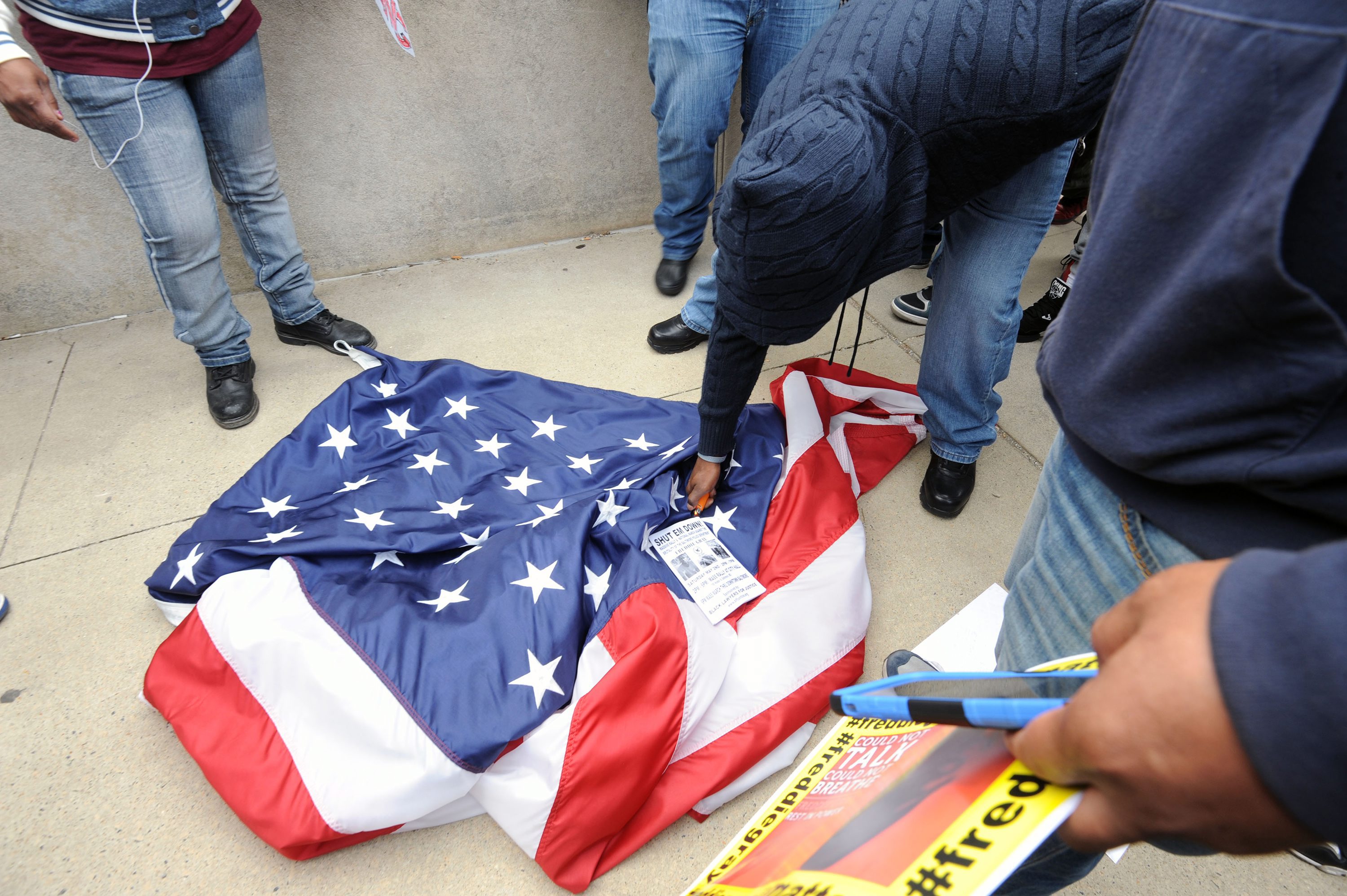 The administration seeks to prosecute 'flag desecration' with jail and ...