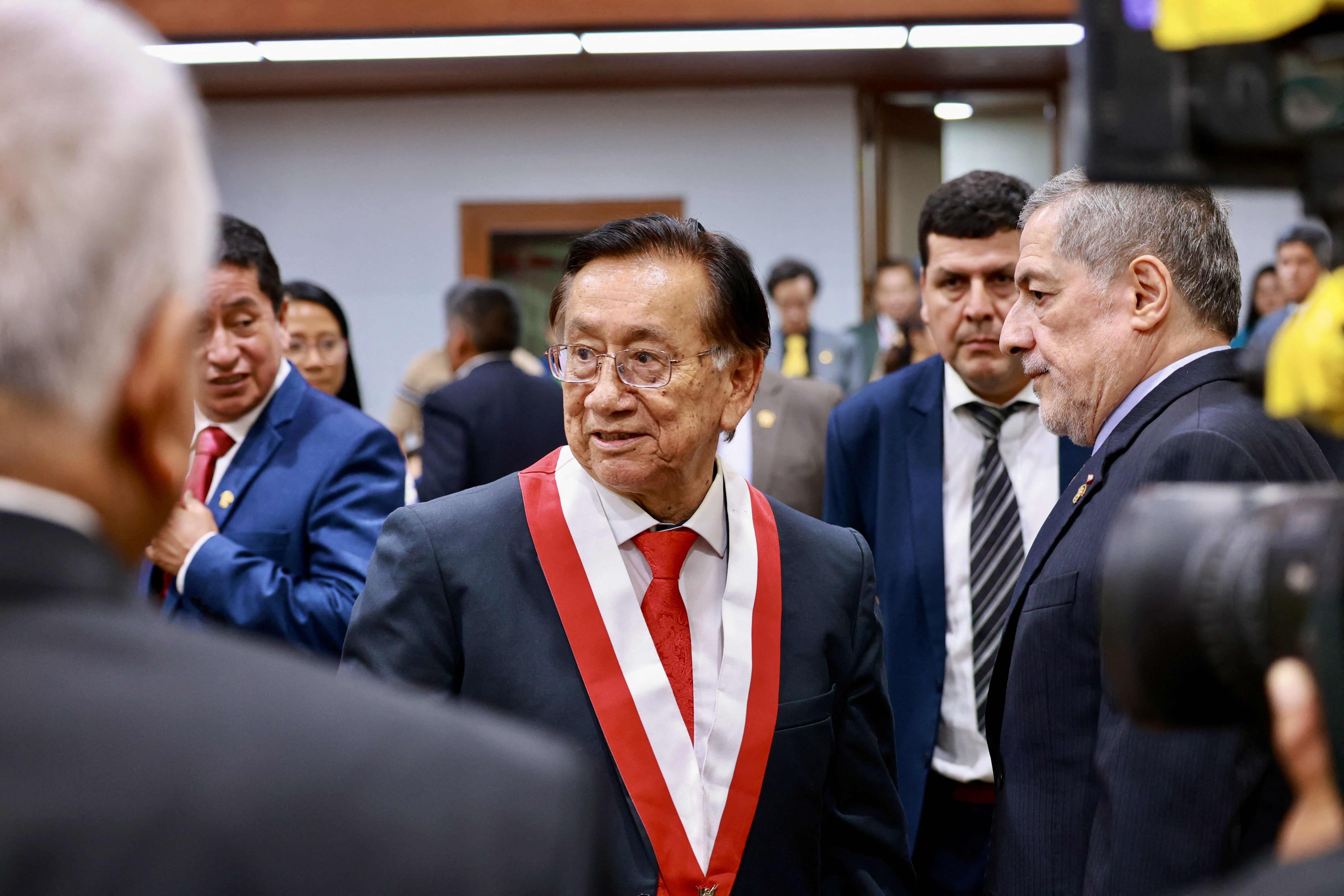 Crisis in Peru: Foreign Minister and Defense Minister resign after ...