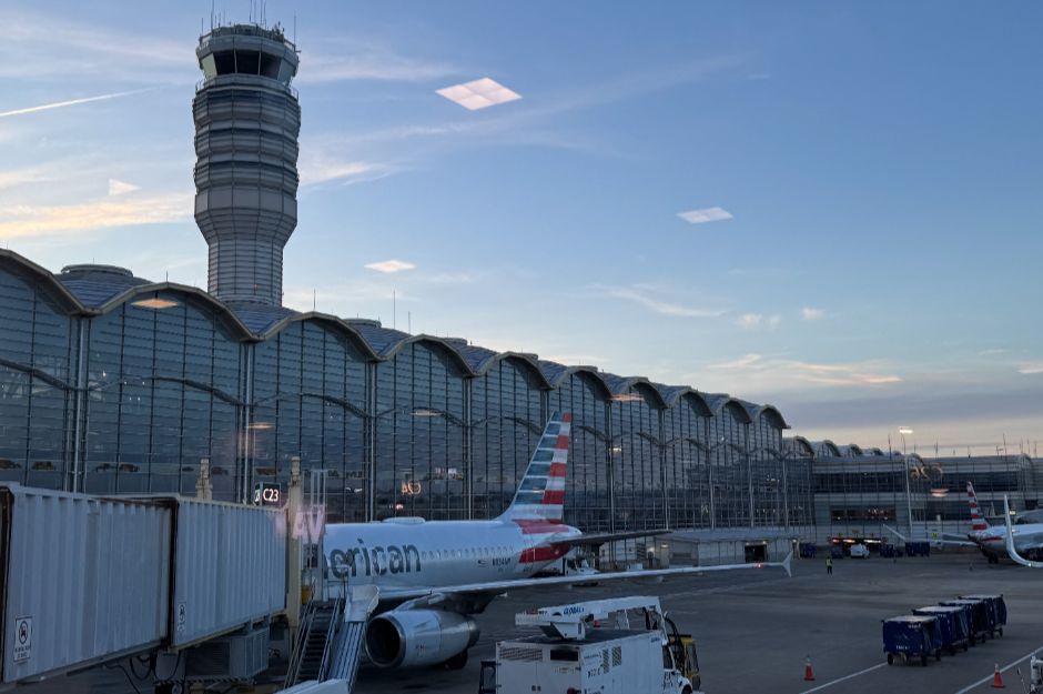 FAA resumes air traffic at Washington airports after chemical odor at ...